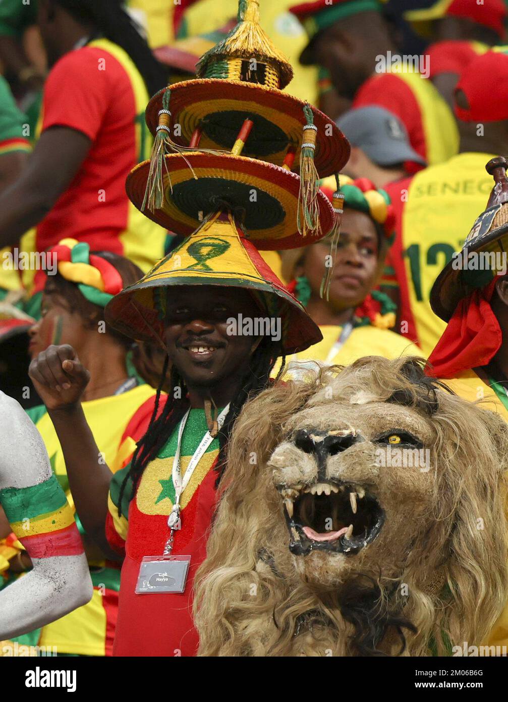Al Khor, Qatar. 4th Dec, 2022. Fans of Senegal cheer prior to the Round ...