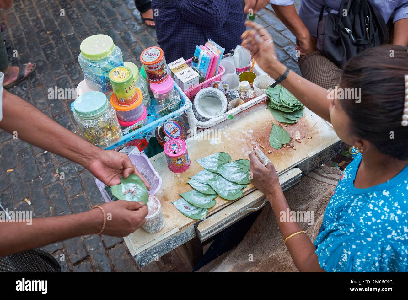 Chewing betel nut hi-res stock photography and images - Alamy