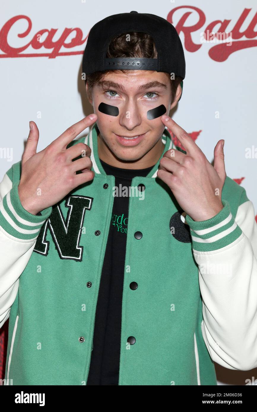 December 3, 2022, Los Angeles, CA, USA: LOS ANGELES - DEC 3: Sawyer ...