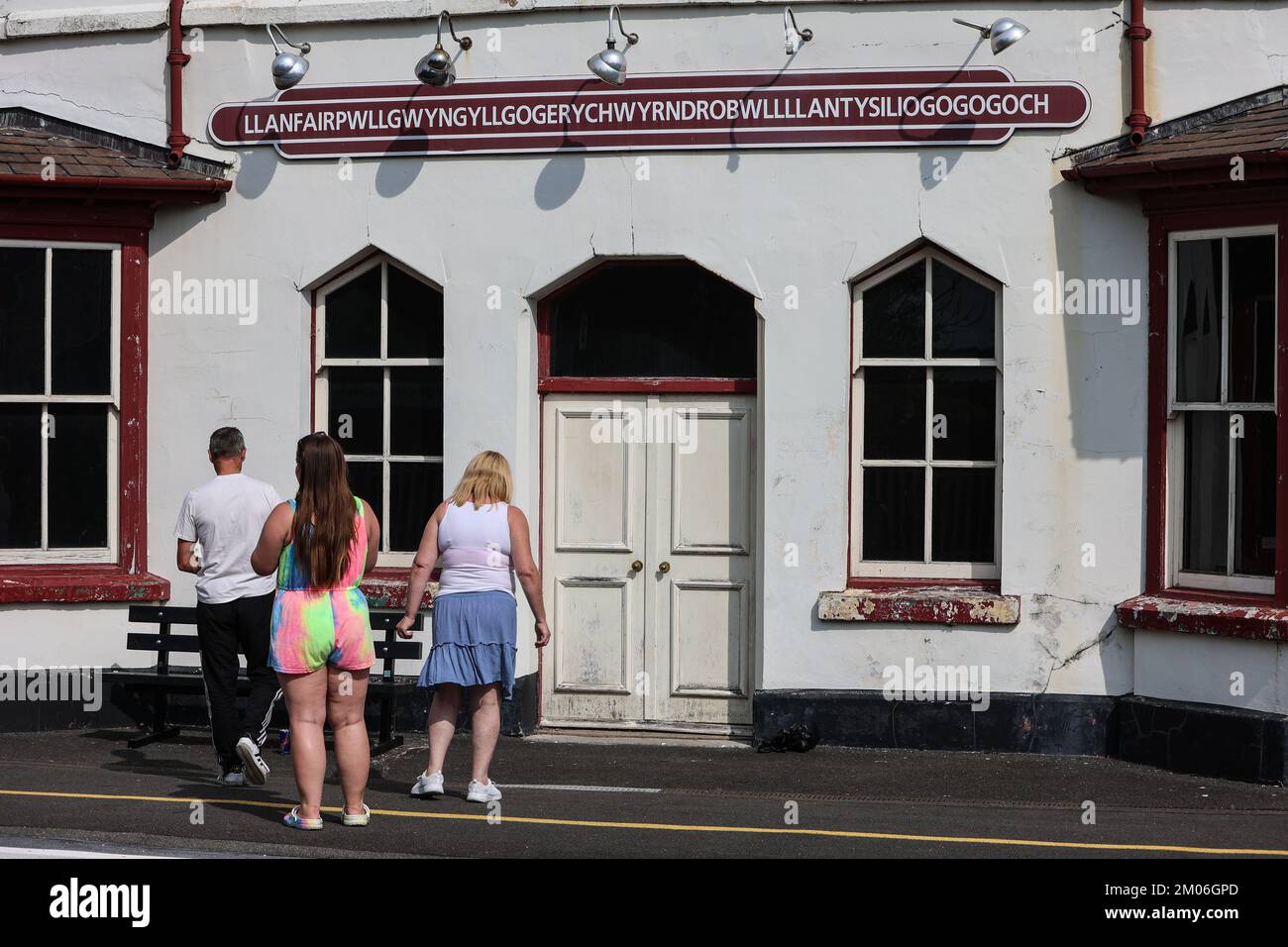 Station place name hi-res stock photography and images - Alamy