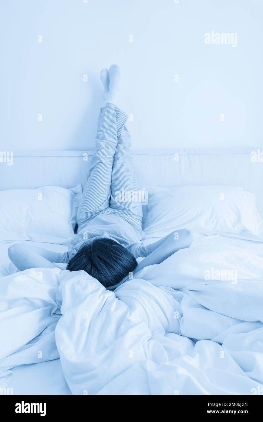 Woman with pillow under legs hi-res stock photography and images - Alamy