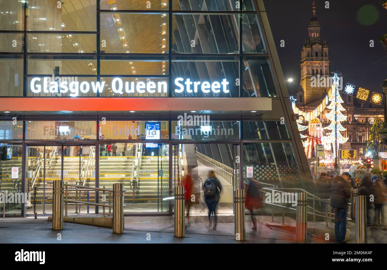 Queen Street Train Station, George Square with the City Chambers in the ...