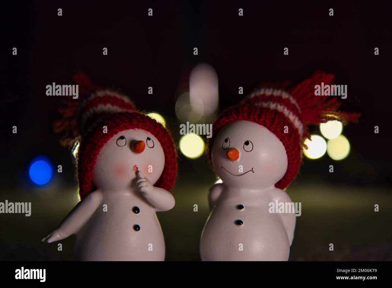 Snowman with hat and blurry lights Stock Photo - Alamy
