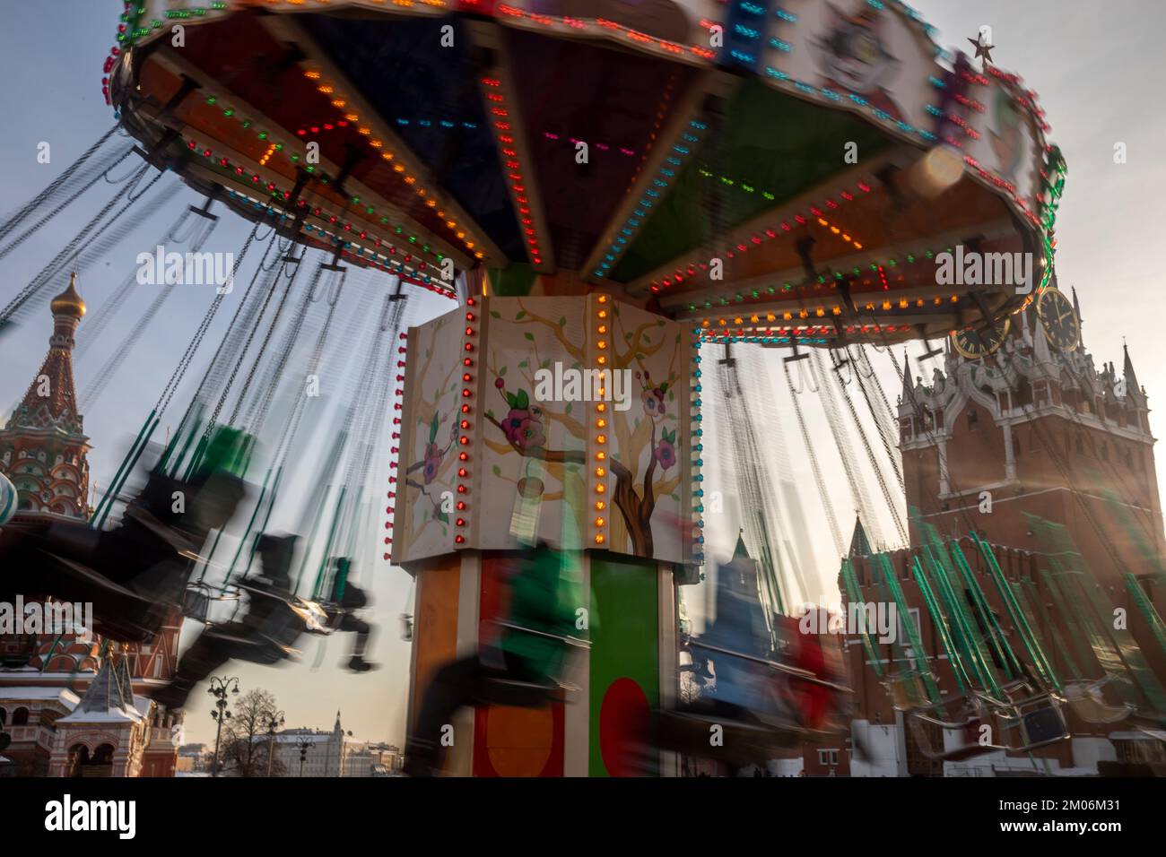 Moscow, Russia. 4th December, 2022.A chain swing ride at GUM Fair in ...