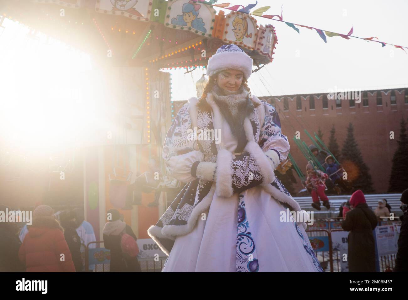 Moscow, Russia. 4th December, 2022. Stilt walker at GUM Fair in Red ...