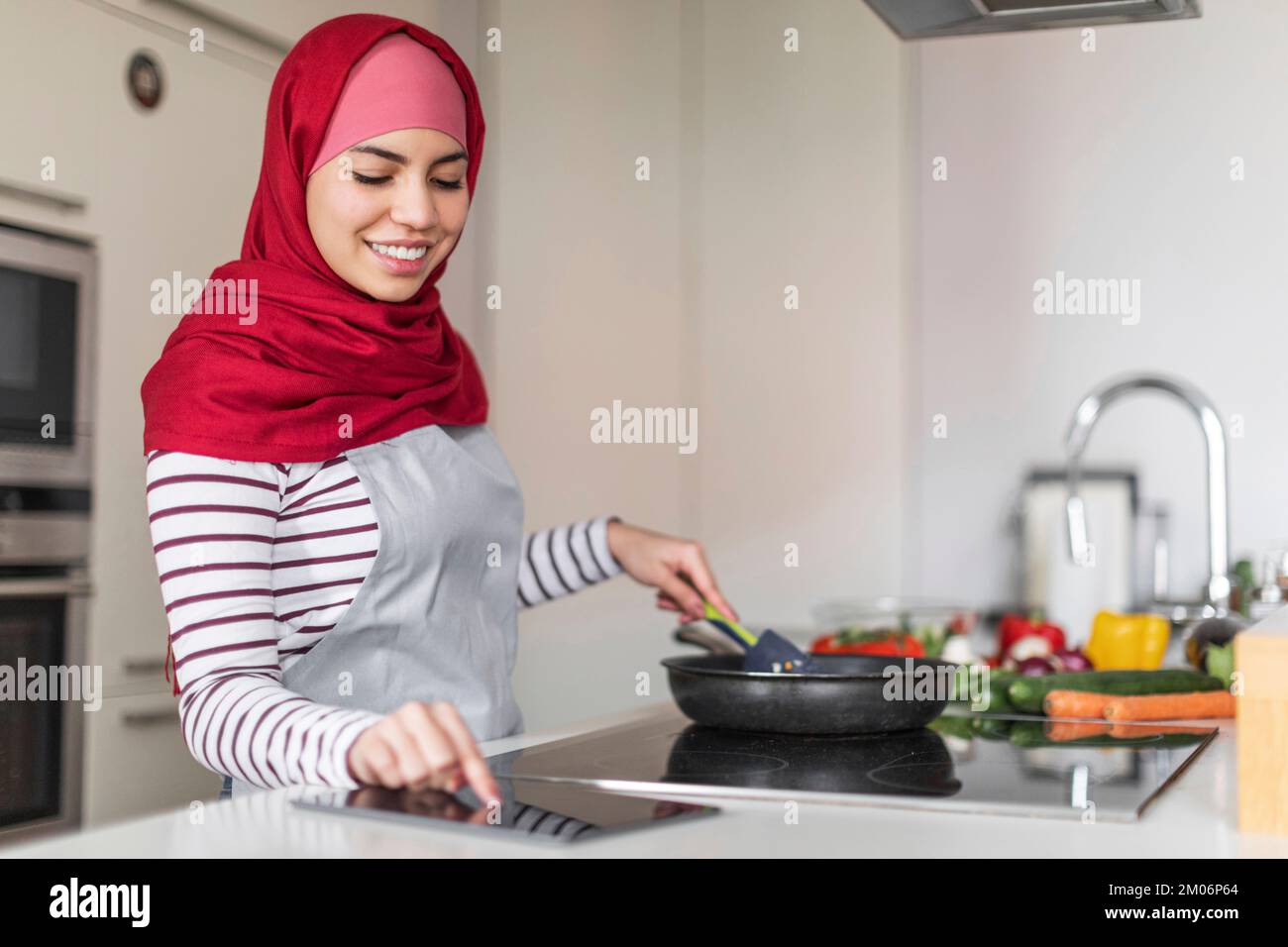 Female chef arab hi-res stock photography and images - Alamy