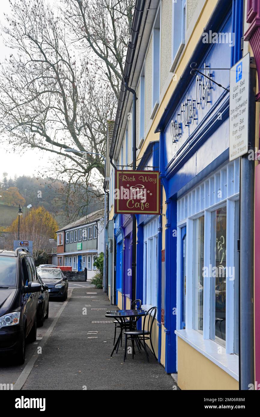 Rich cafe with outside table on pavement. Brecon town scenes. Autumn ...