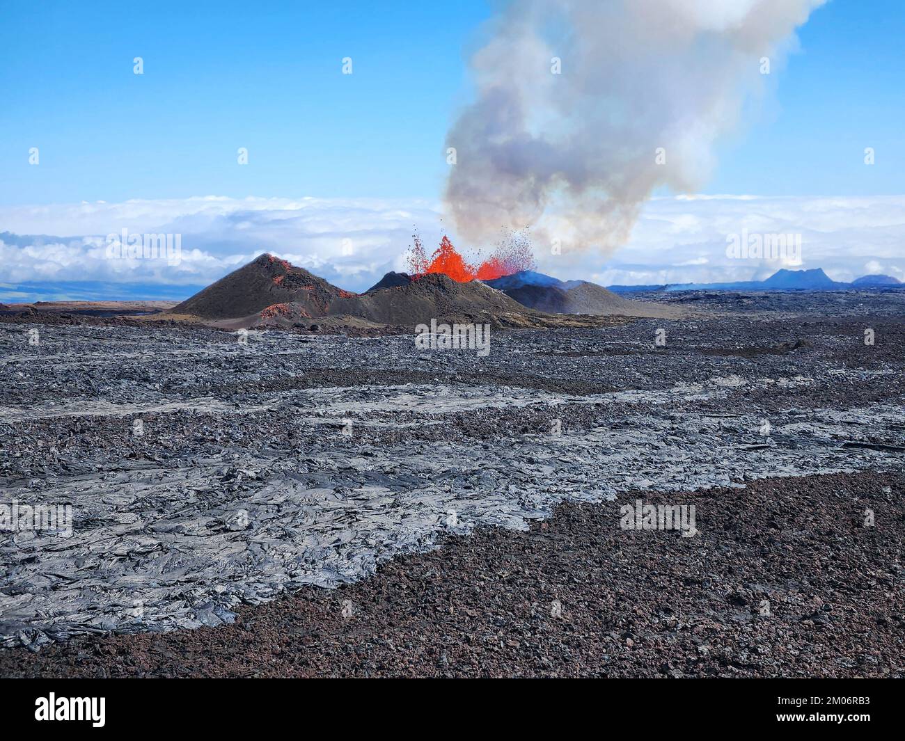 Mauna Loa, United States of America. 02 December, 2022. A lava fountain ...