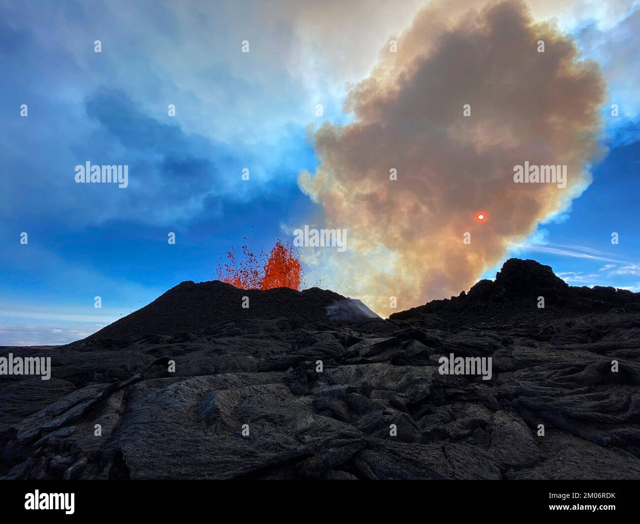 Mauna Loa, United States of America. 03 December, 2022. A lava fountain ...