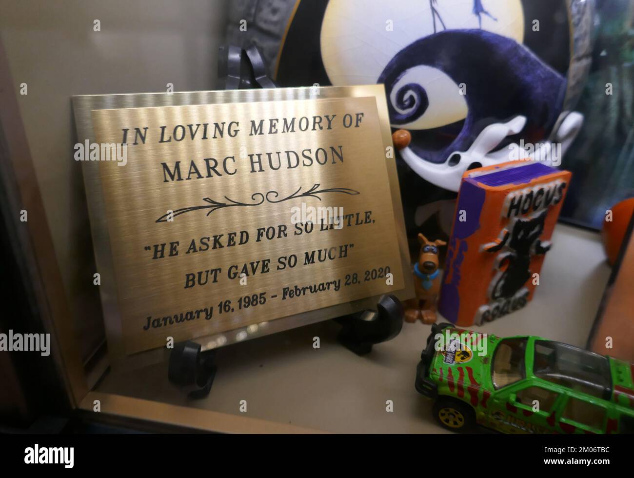 Los Angeles, California, USA 2nd December 2022 Marc Hudson's Grave at ...