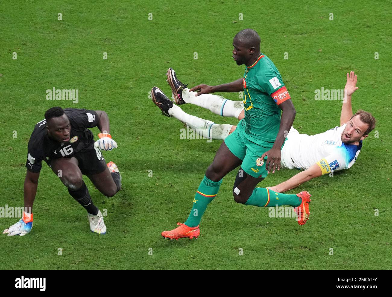 Al Khor Qatar 4th Dec 2022 Harry Kane R Of England Reacts During