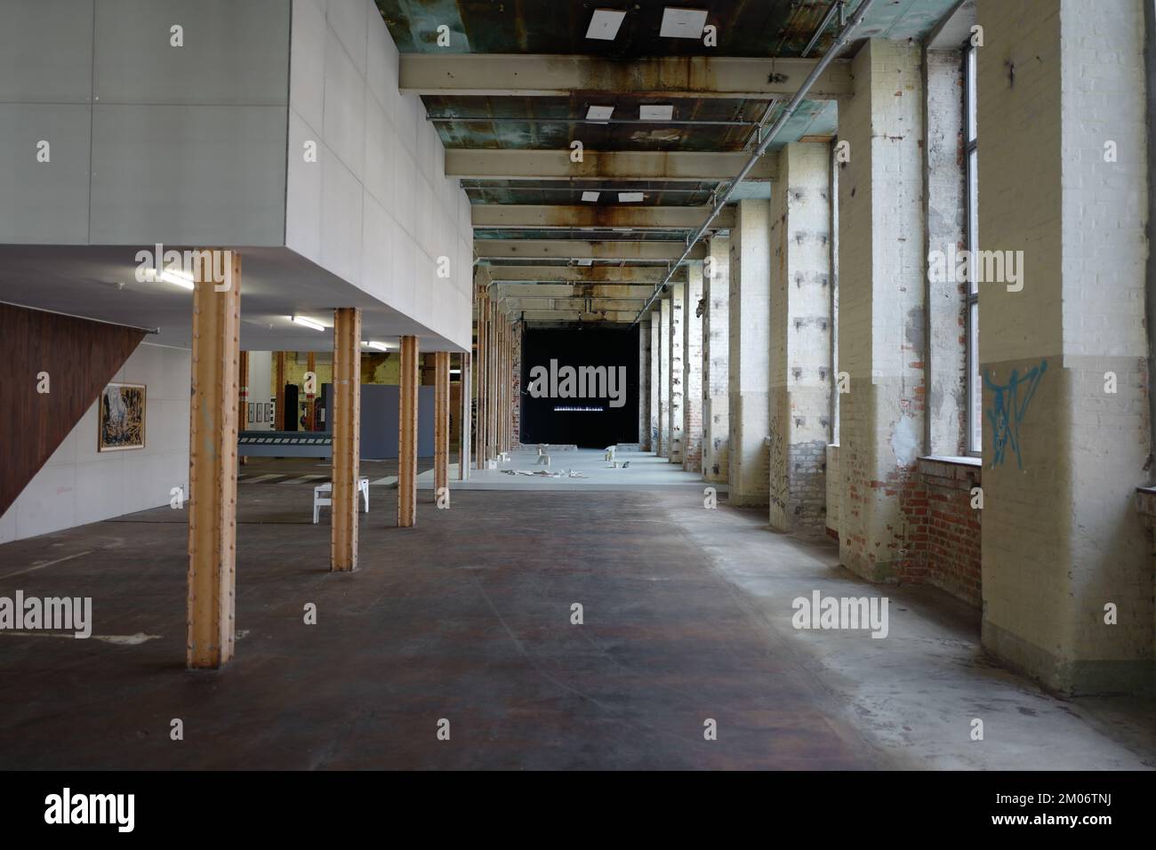 Concrete floor of the factory hi-res stock photography and images - Alamy