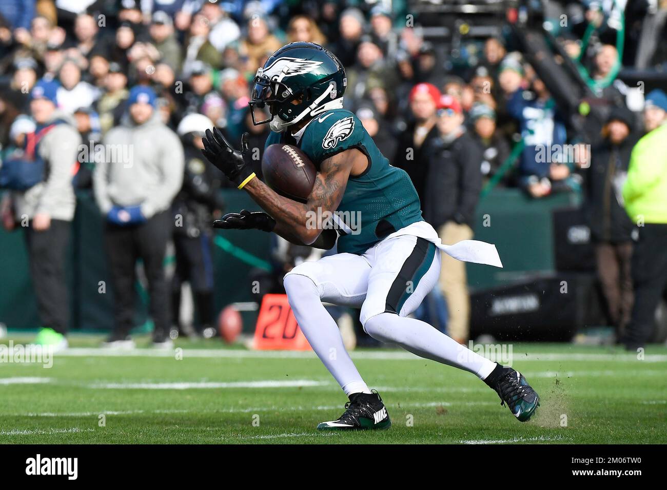 Devonta smith eagles hi-res stock photography and images - Alamy