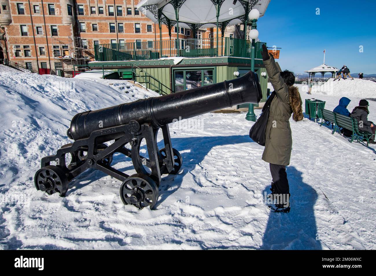 Stick-em Up cannon at Dufferin Terrace in Quebec City Stock Photo - Alamy