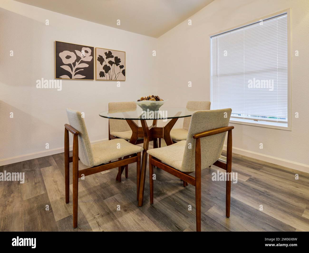 Modern residential dining room interior Stock Photo - Alamy