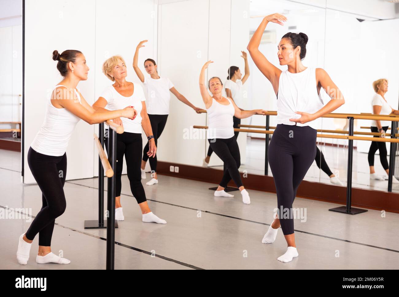 Dance class choreographer hi-res stock photography and images - Alamy