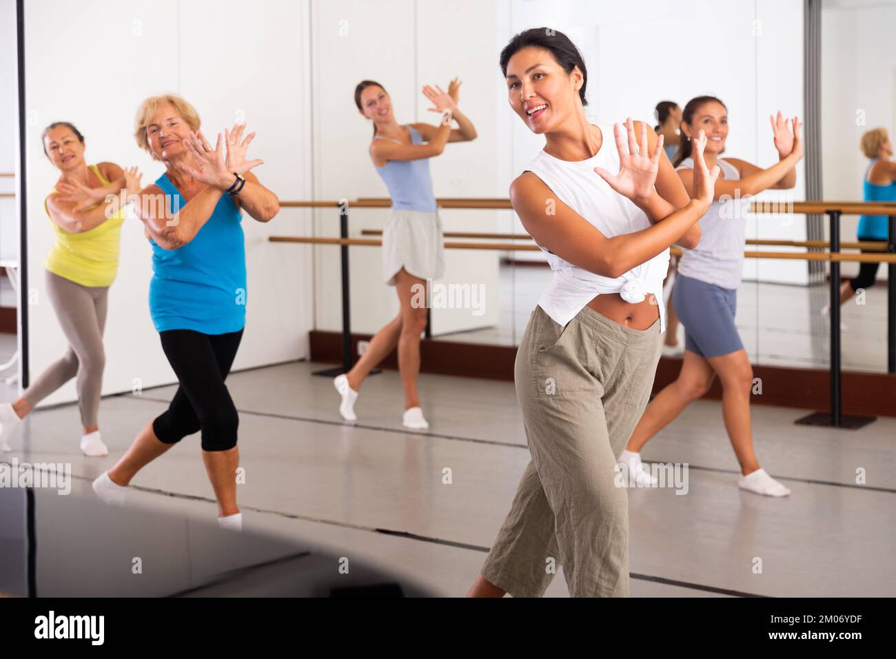 Zumba studio women european hi-res stock photography and images - Alamy