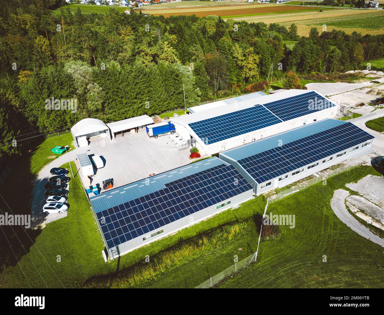 Solar panel commercial building hi-res stock photography and images - Alamy