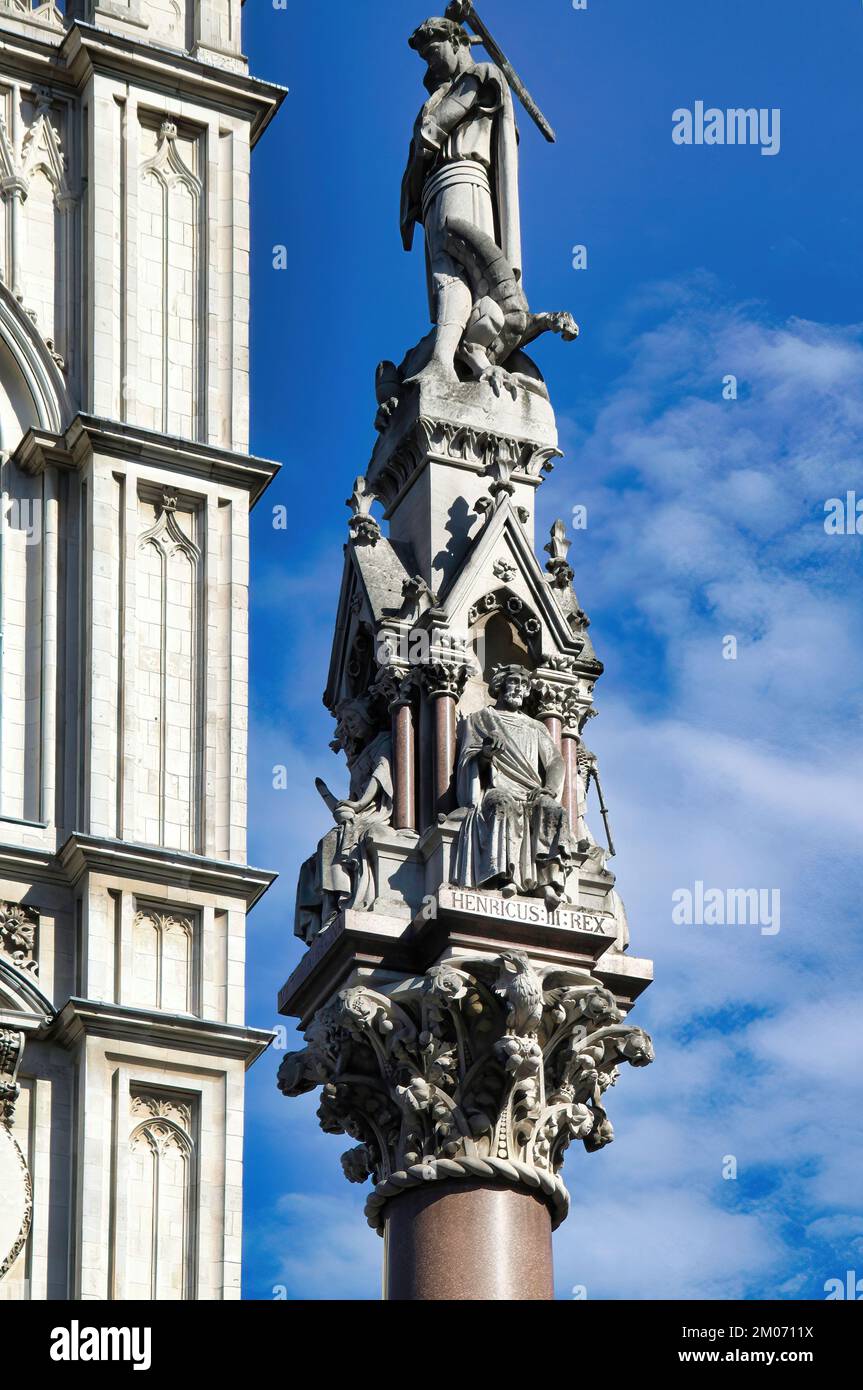 Westminster Abbey and Crimea and Indian Mutiny memorial Stock Photo - Alamy