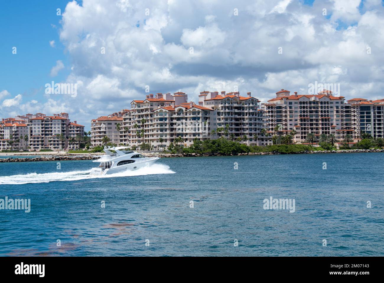 Buildings in the beach hi-res stock photography and images - Alamy