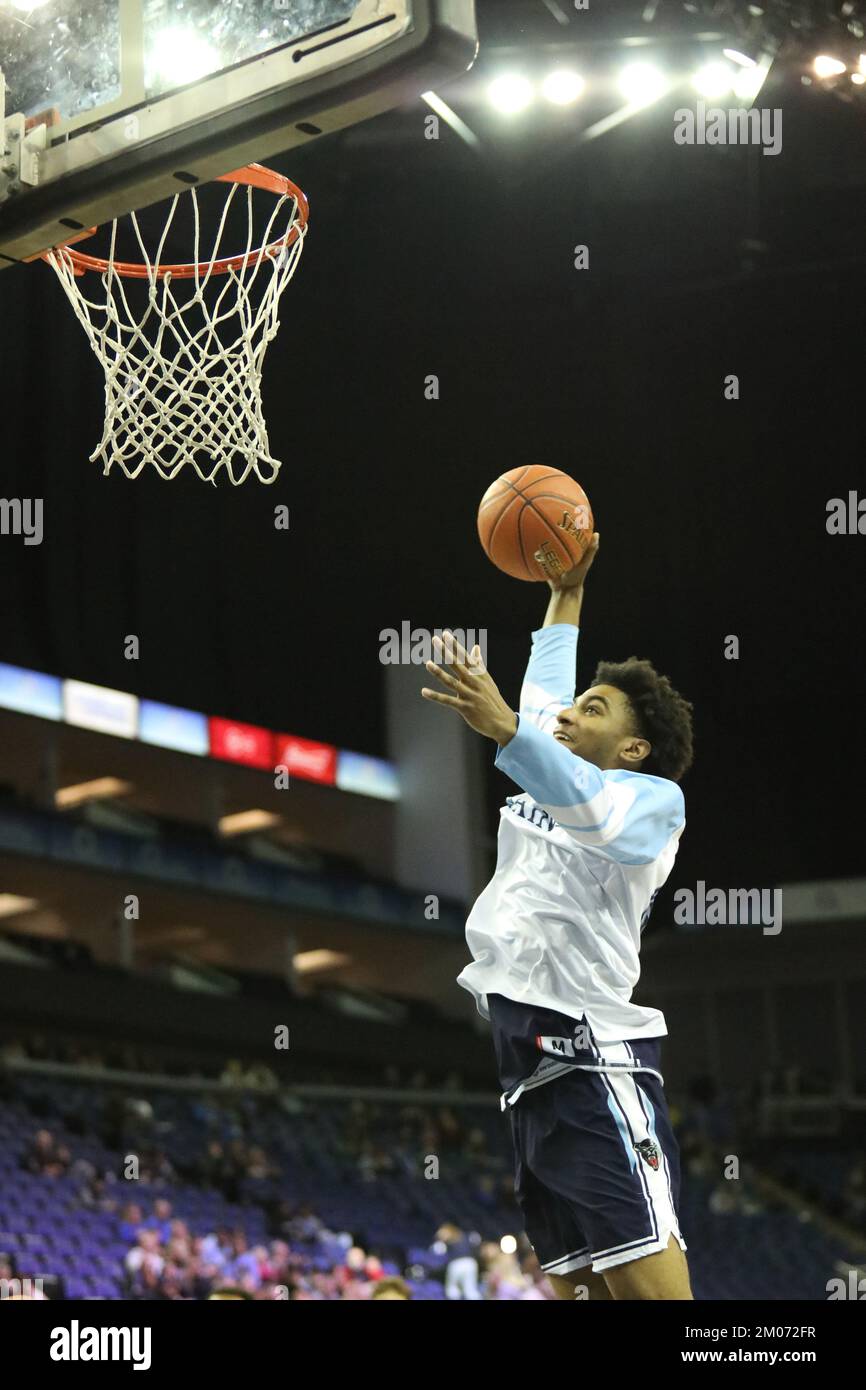 London, UK. 04th Dec, 2022. Kellen Tynes of University of Maine warms ...