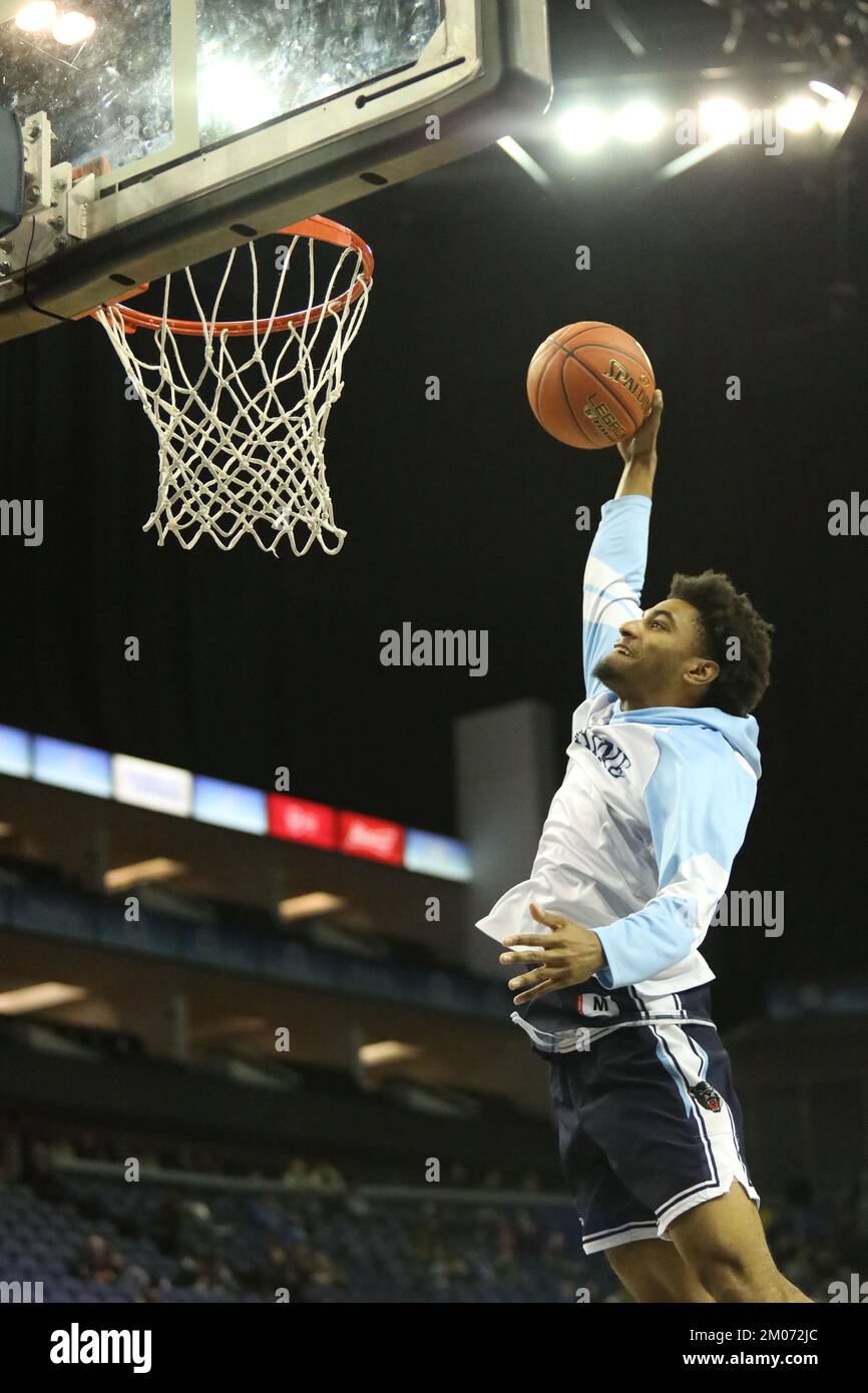 London, UK. 04th Dec, 2022. Kellen Tynes of University of Maine warms ...
