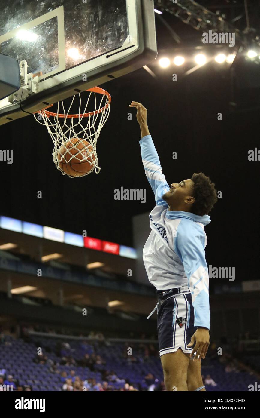 London, UK. 04th Dec, 2022. Kellen Tynes of University of Maine warms ...