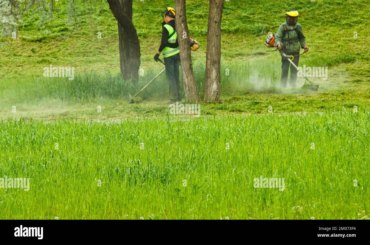 Worker in green uniforms hi-res stock photography and images - Alamy