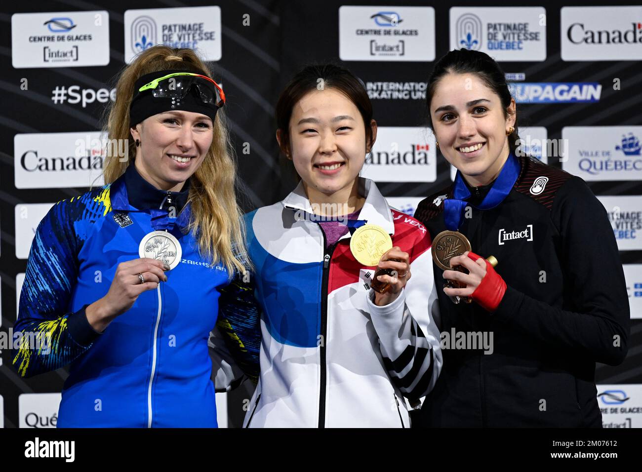 Min-Sun Kim of Korea, centre celebrates her gold medal in the women's ...