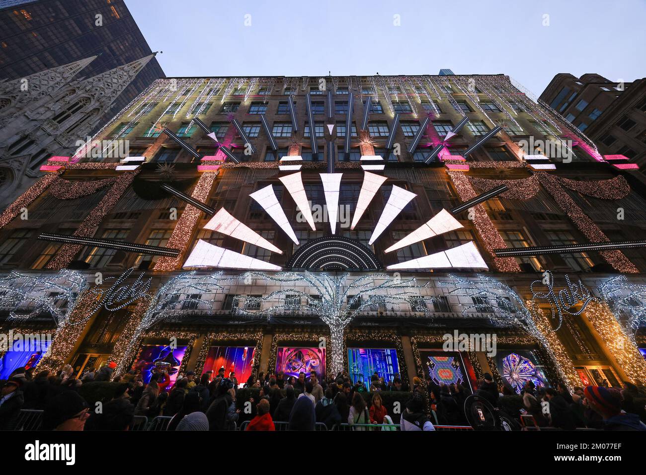 New York, N.Y/USA – 4th Dec. 2021: People enjoy the open streets on ...