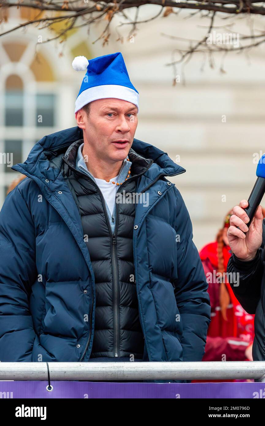 Father duncan hi-res stock photography and images - Alamy