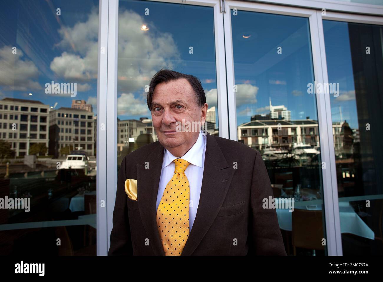 Best comedian tv hi-res stock photography and images - Alamy