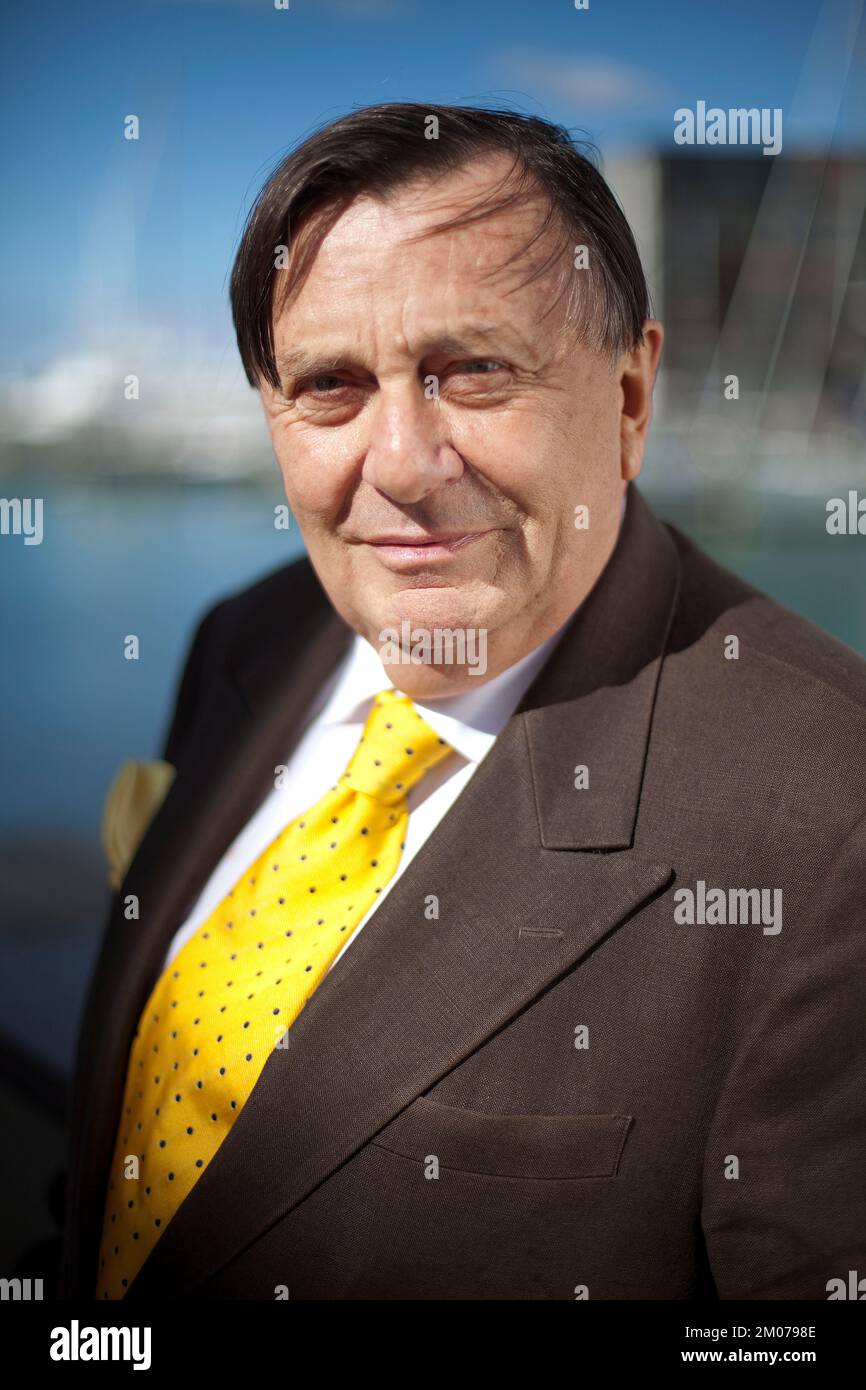 0/10/09 Barry Humphries, Australian comedian, satirist, dadaist, artist ...
