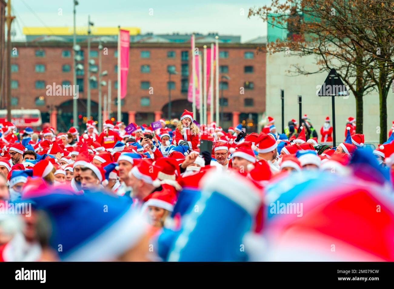 Liverpool, UK. 04th Dec, 2022. Runners race during the annual Liverpool ...