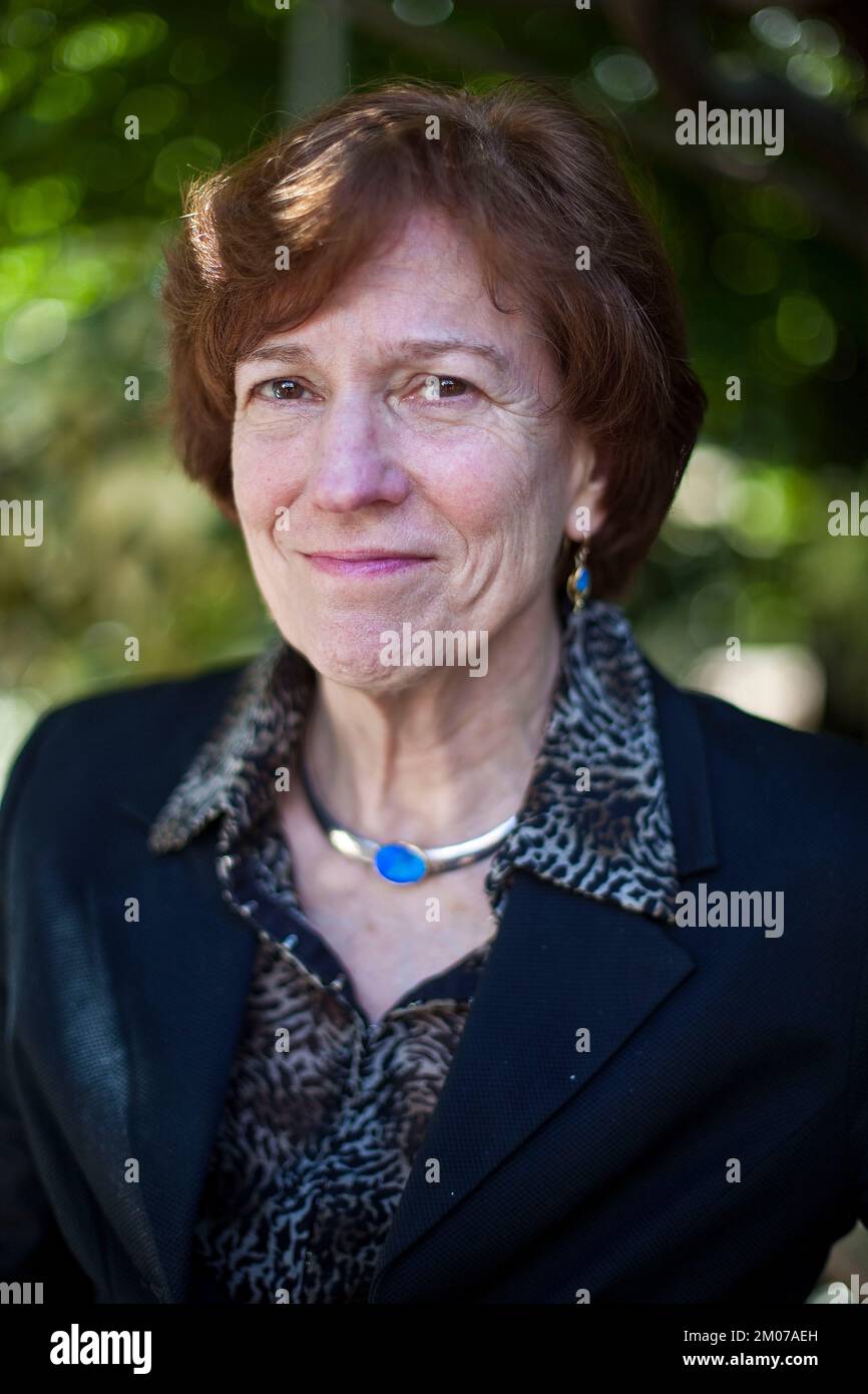 Dr Nina Fedoroff speaking at Auckland University on Jan 27th 2010 ...
