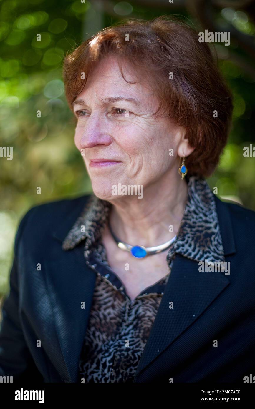 Dr Nina Fedoroff speaking at Auckland University on Jan 27th 2010 ...