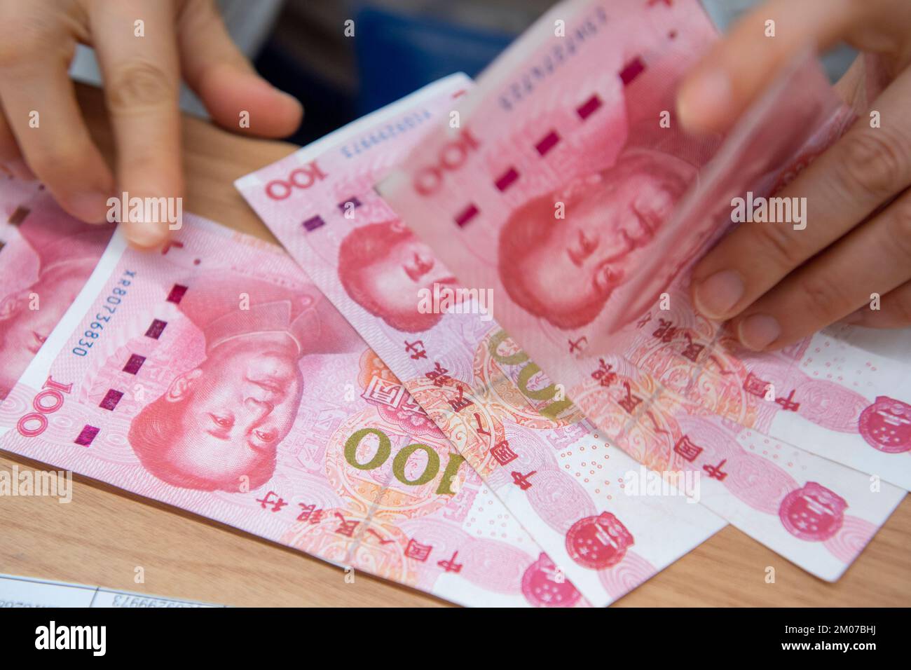 Bank count hi-res stock photography and images - Alamy