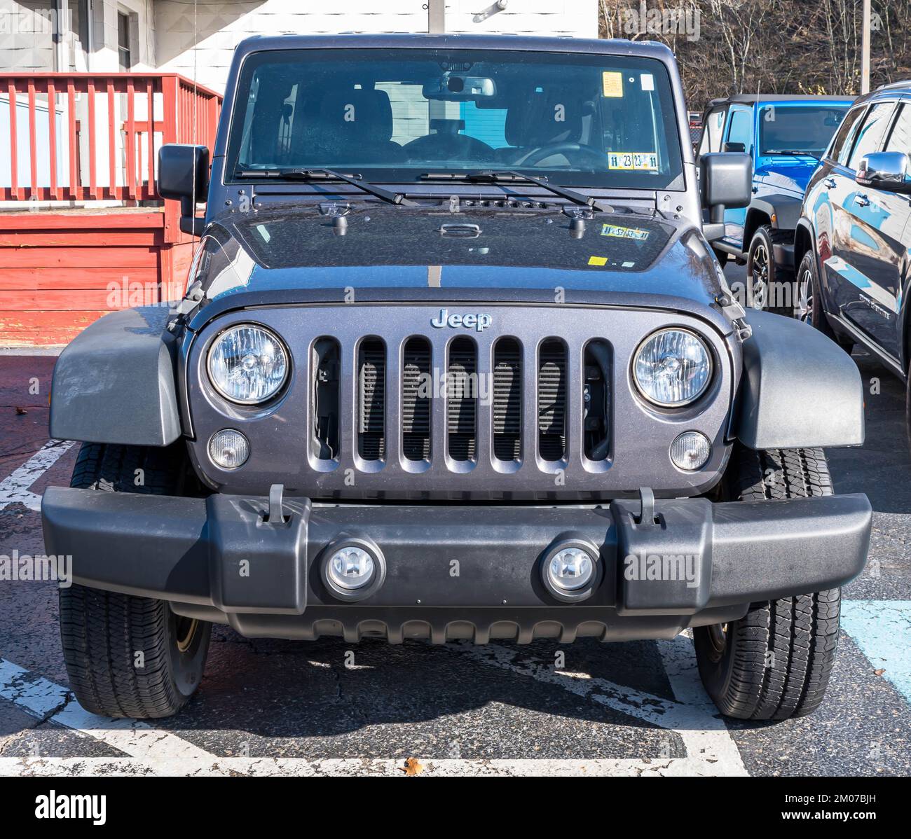 Used jeep hi-res stock photography and images - Alamy