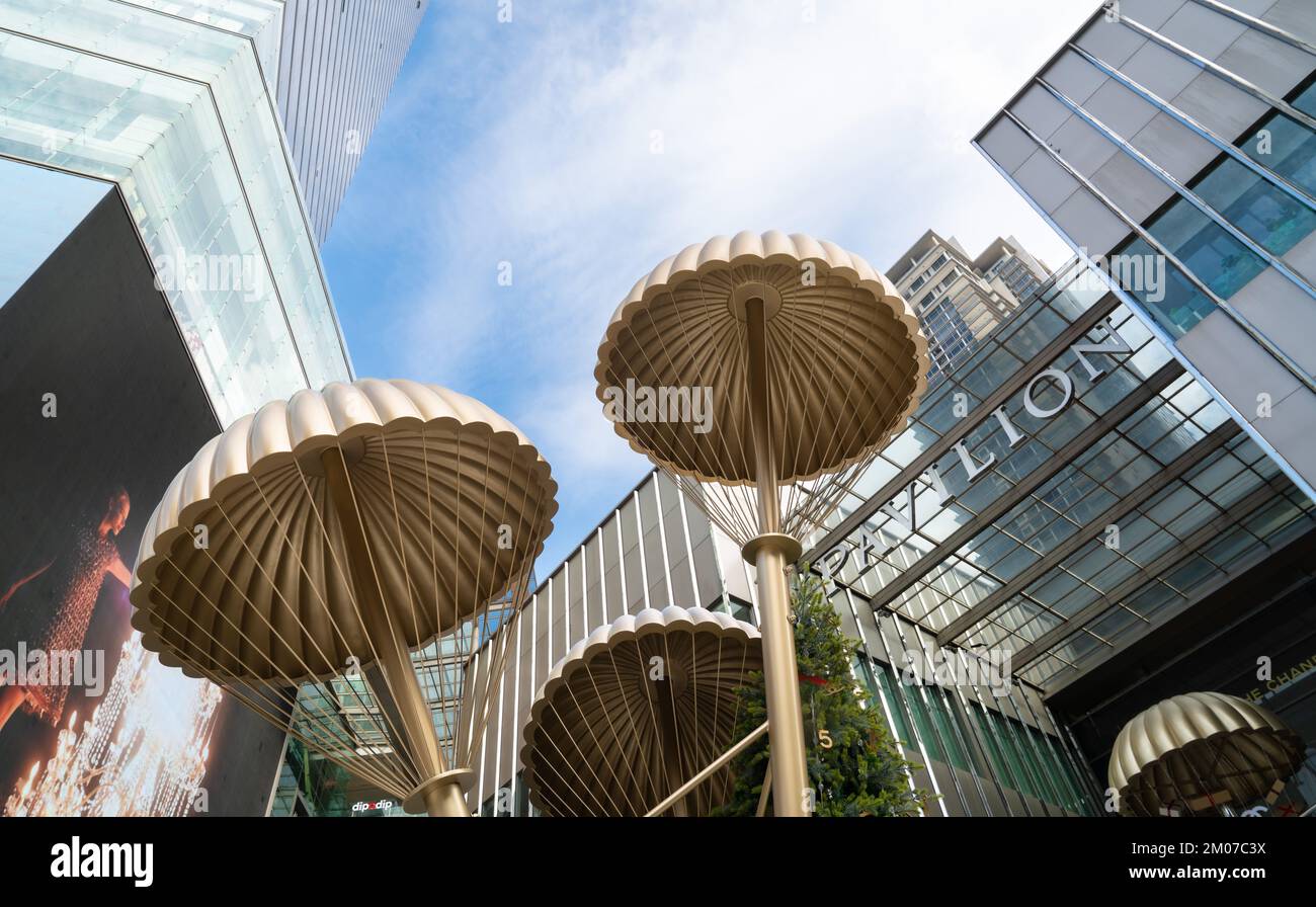 Kuala Lumpur, Malaysia: Dec 1st, 2022: Fountain and decoration outside ...