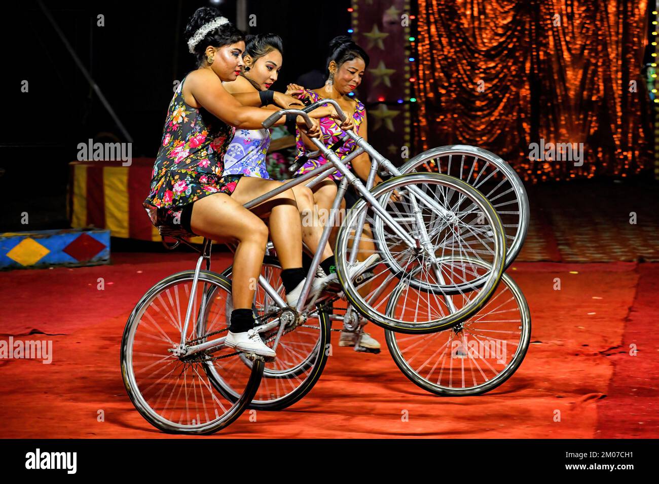 Cycle diamond hi-res stock photography and images - Alamy