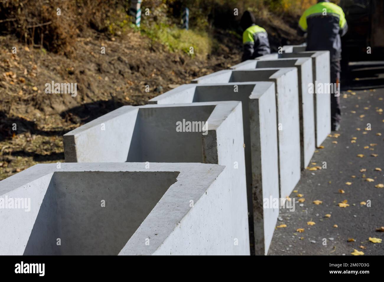 In order to water drain reconstruction road, precast concrete u-shaped ...