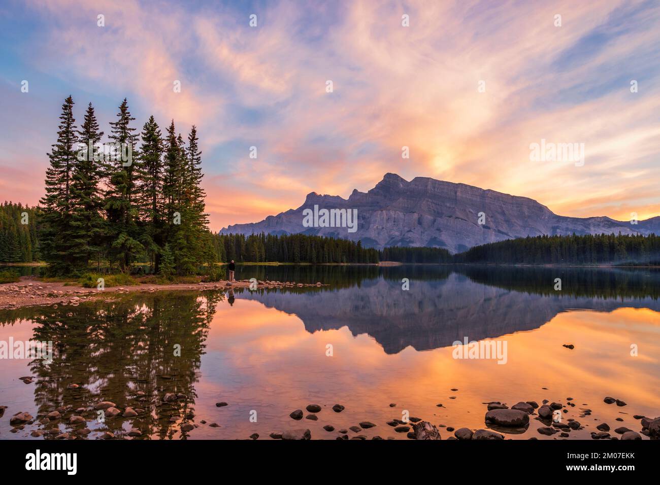 Two Jack Lake in Banff National Park at sunset Stock Photo - Alamy