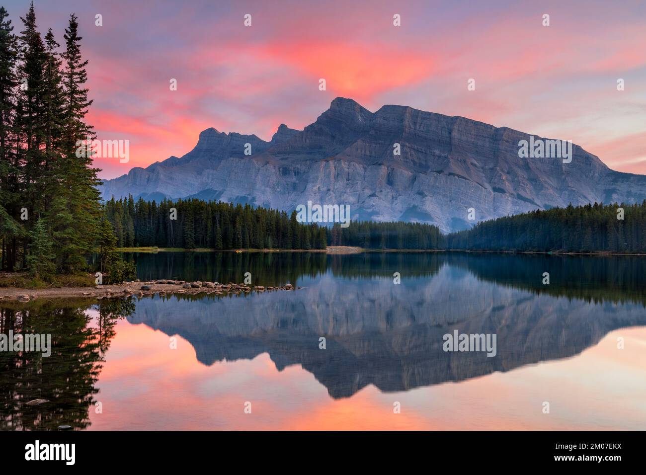 Two Jack Lake in Banff National Park at sunset Stock Photo - Alamy