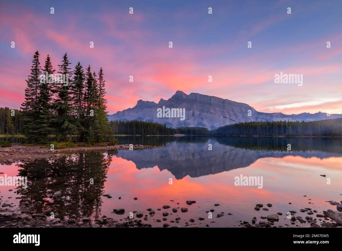 Two Jack Lake in Banff National Park at sunset Stock Photo - Alamy