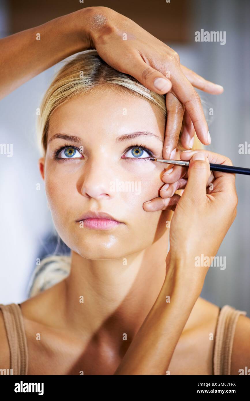 Applying Dramatic Eye Makeup