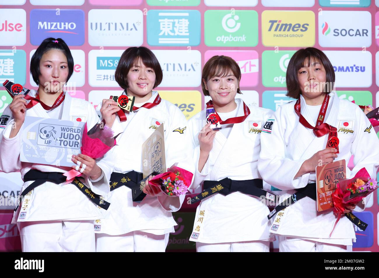 Tokyo, Japan. 3rd Dec, 2022. (L-R) Seiko Watanabe, Miku Takaichi ...