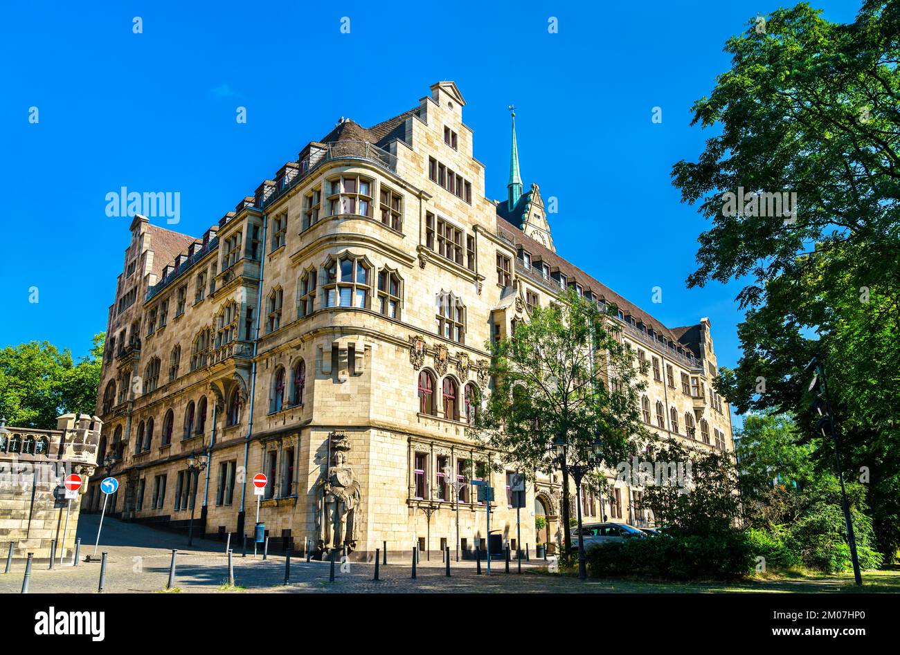 Duisburg City Hall in North Rhine-Westphalia, Germany Stock Photo - Alamy