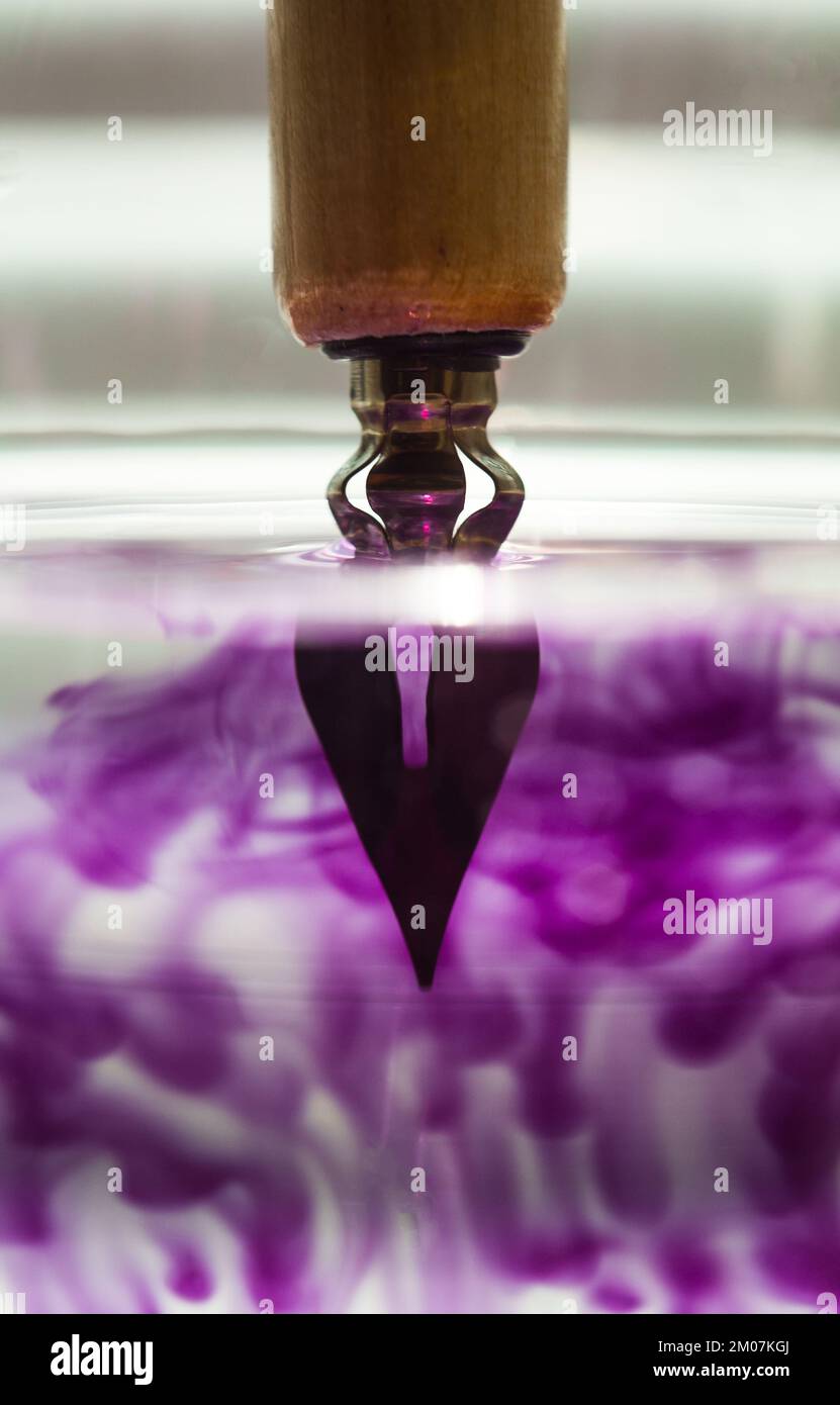 Black ink diffusing in water hi-res stock photography and images - Alamy