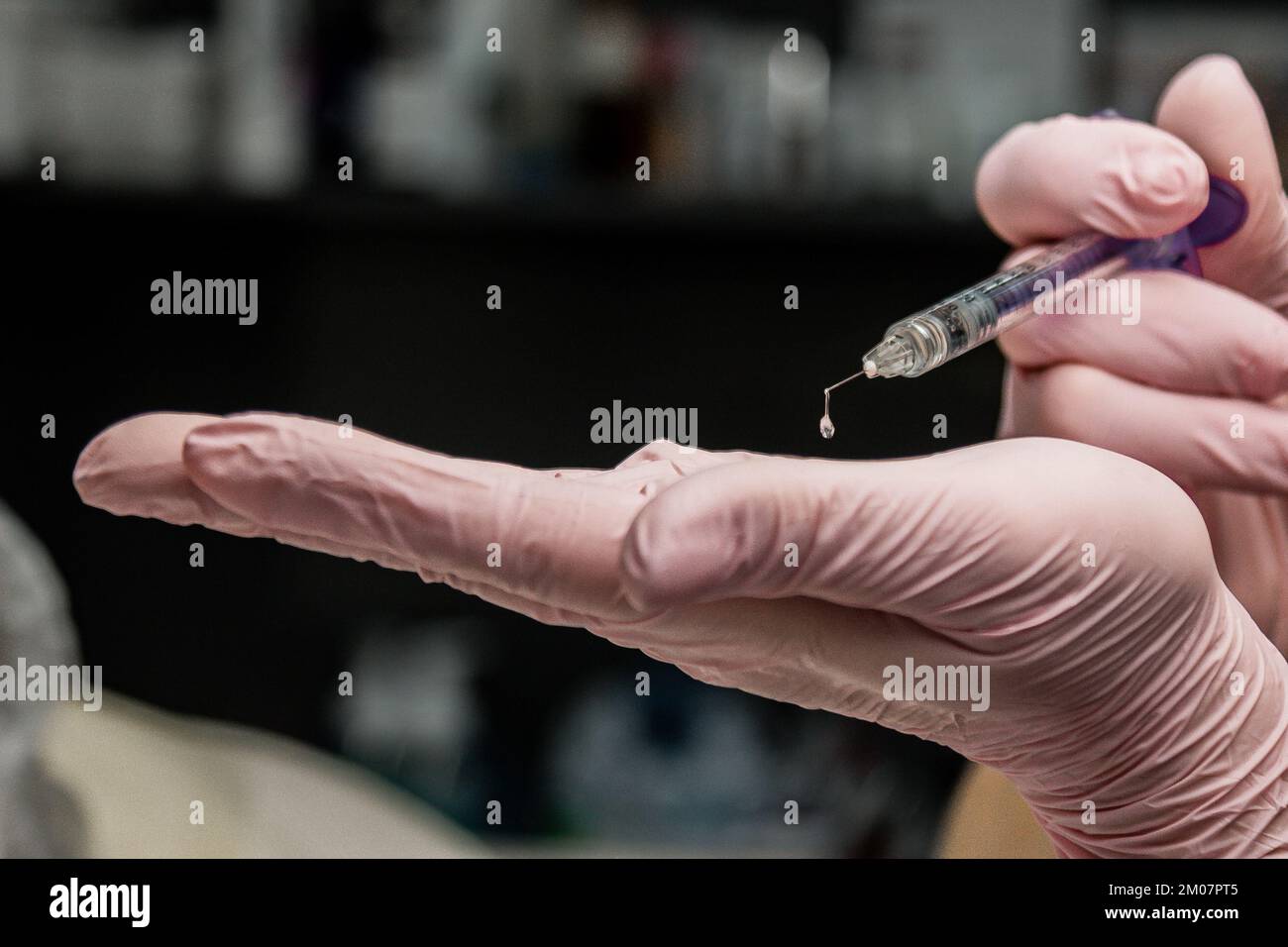 contour plastic. A cosmetologist injects a botulinum toxin to tighten ...