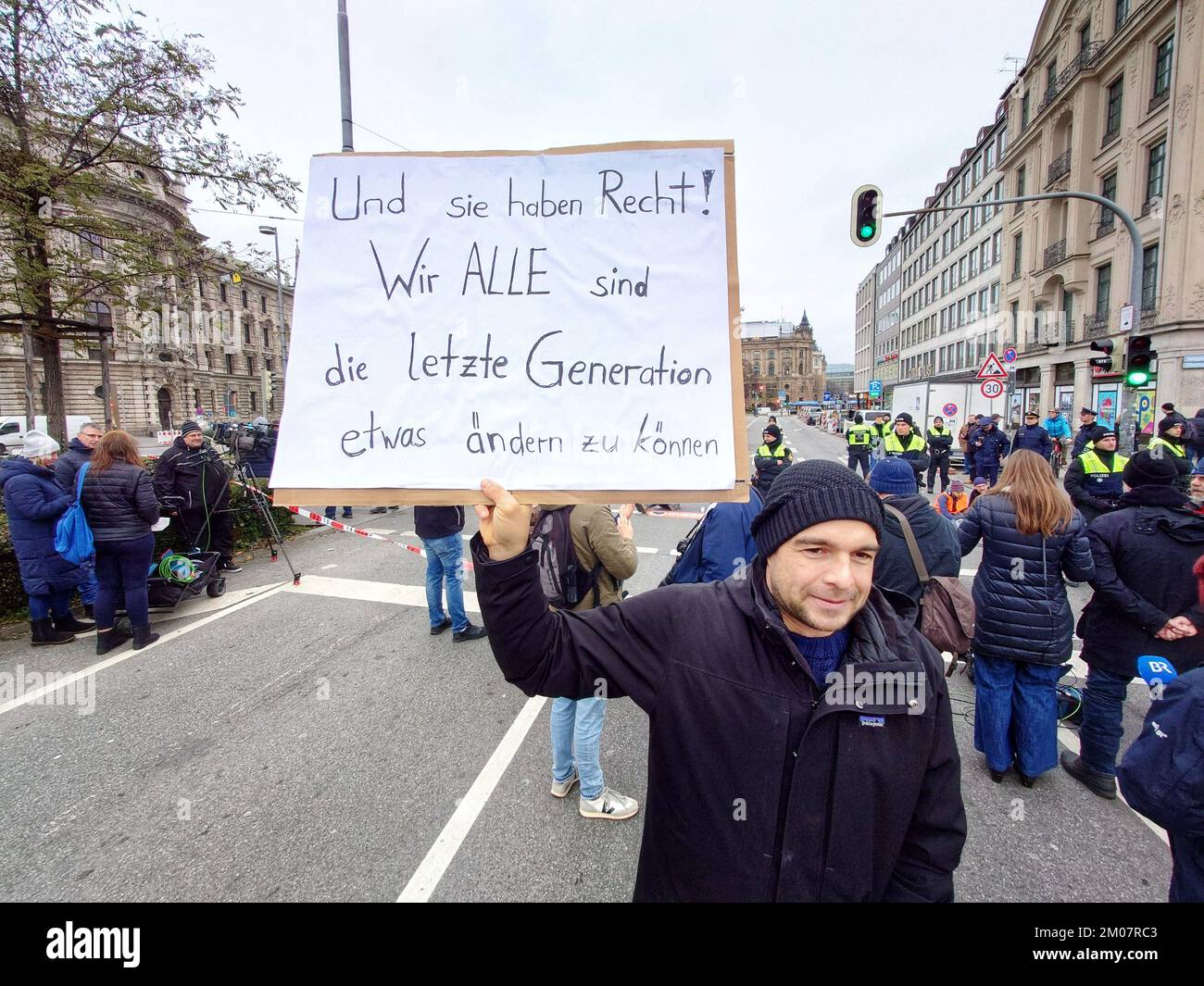 Munich, Bavaria, Germany. 5th Dec, 2022. Climate activists from Letzte ...